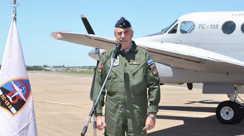 Gobierno echó al jefe de la Fuerza Aérea por uso de aviones y acoso ...